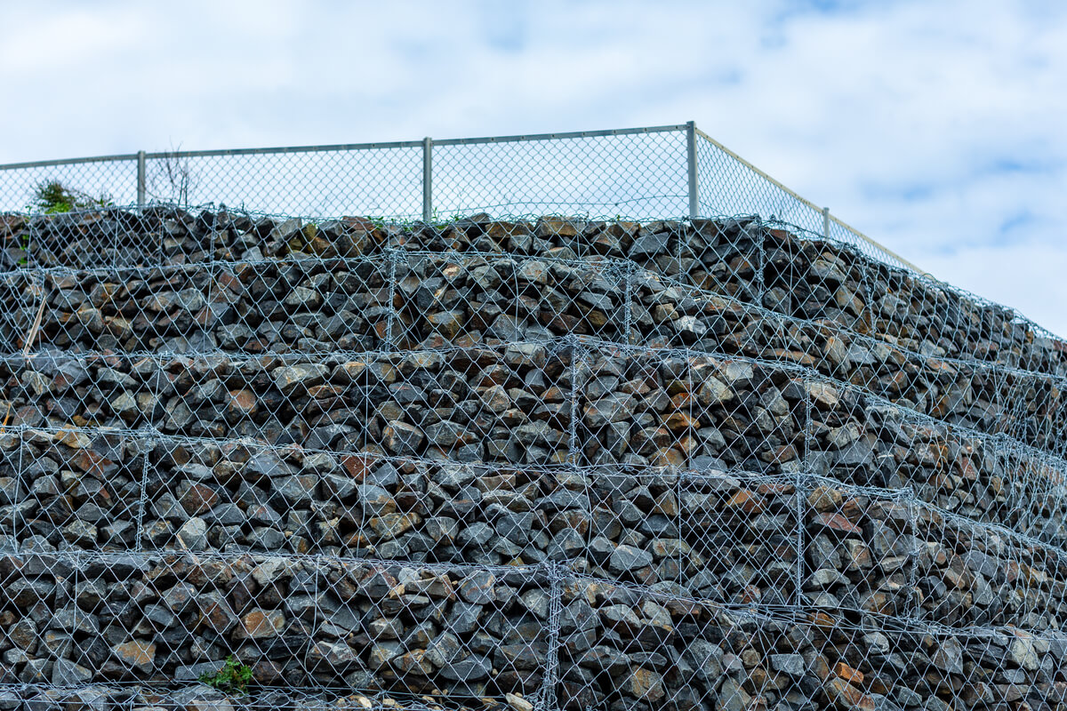 A contractor’s guide to gabion box: specs, retaining walls & erosion.